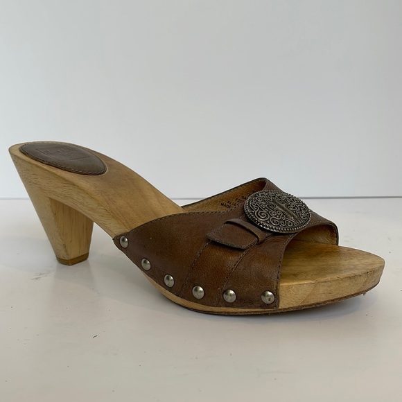 Frye | Shoes | Frye Sammy Wooden Clog Sole Sandals Size 8 | Poshmark
